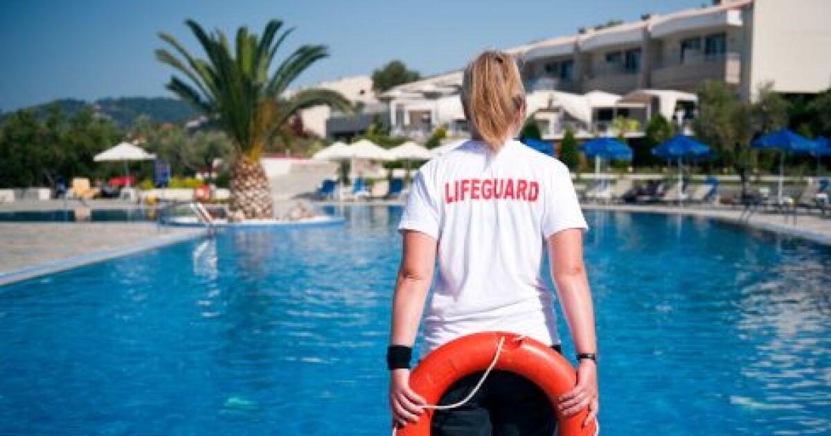 Noyade en piscine : comment réagir, quels sont les gestes de secours