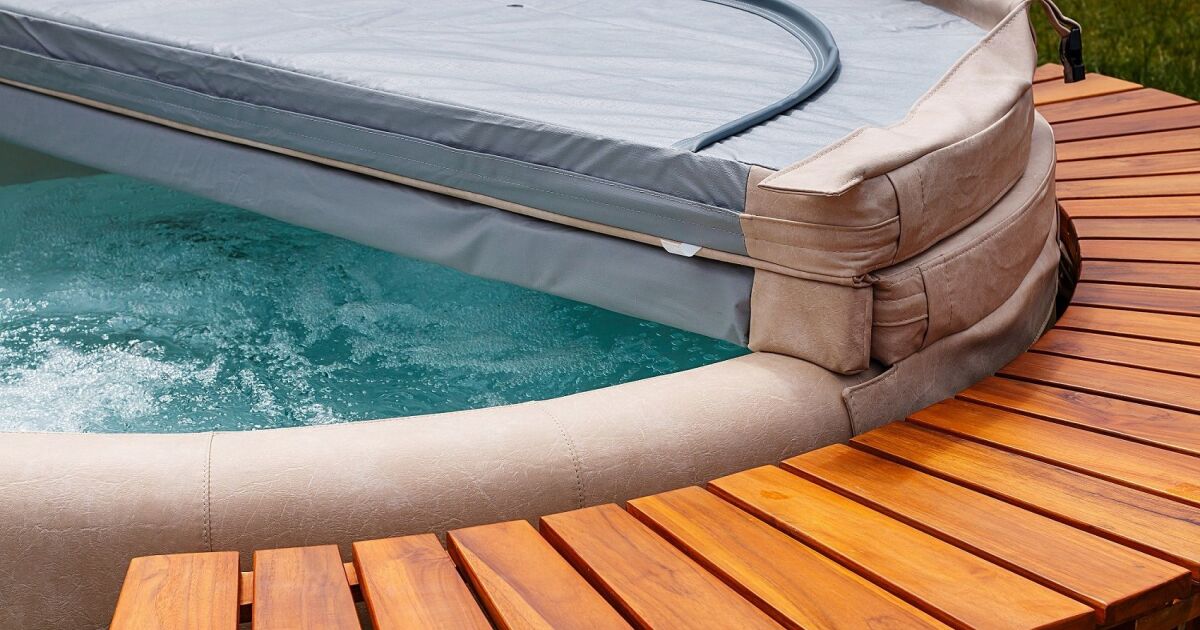 Entourage pour spa gonflable : cacher la structure du spa