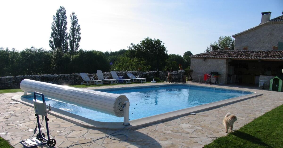 Volet de piscine hors sol manuel ou motorisé, fixe ou mobile : prix ...