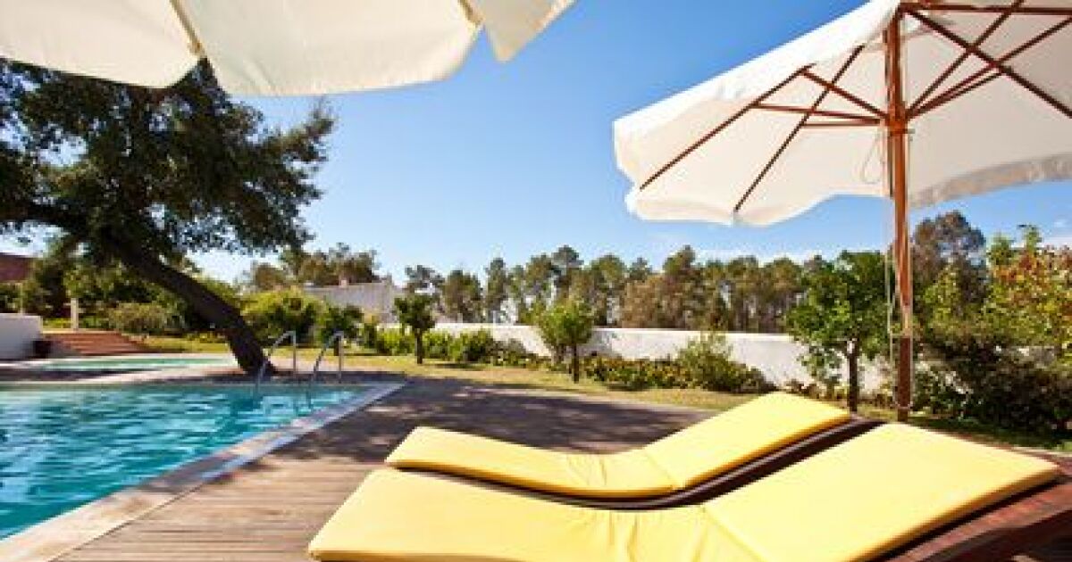 Parasol de piscine : quel modèle choisir